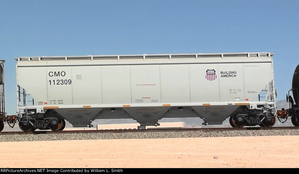 EB Manifest Frt at Maule Ave -118